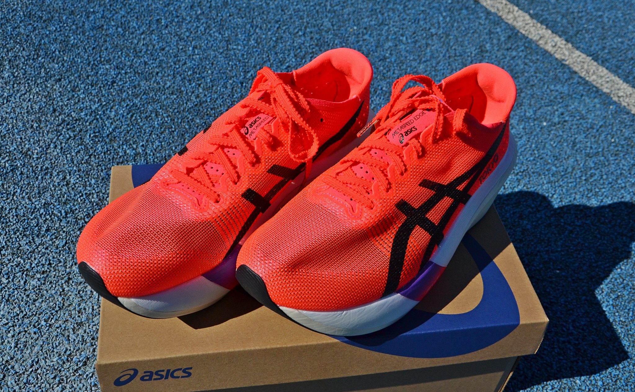 Recenzja ASICS METASPEED EDGE TOKYO - Bieganie z Trening Biegacza